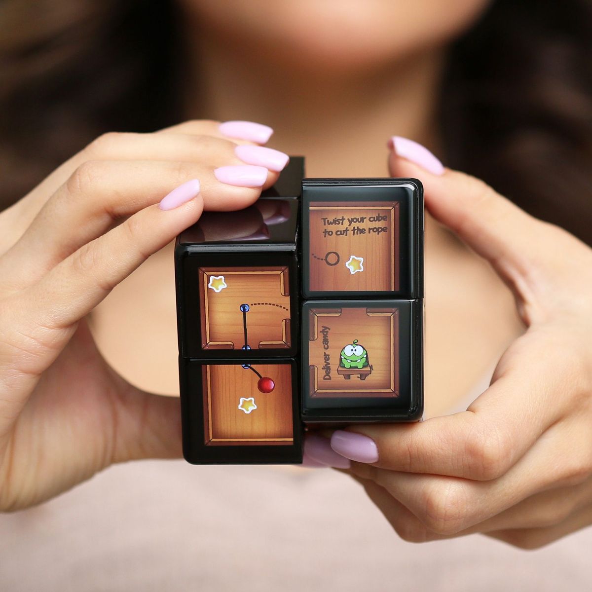 $299 Rubik's Cube Gets LCD Screens for Gaming Revolution | The Tech Buzz